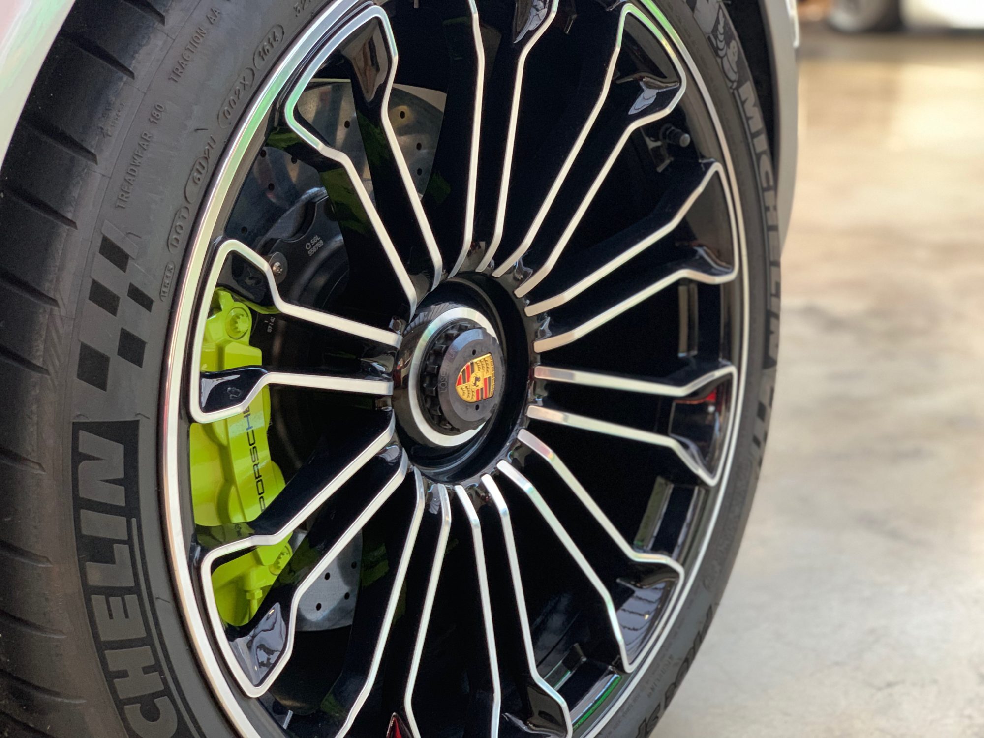 Porsche alloy wheel | Jasmine PorschaLink UK